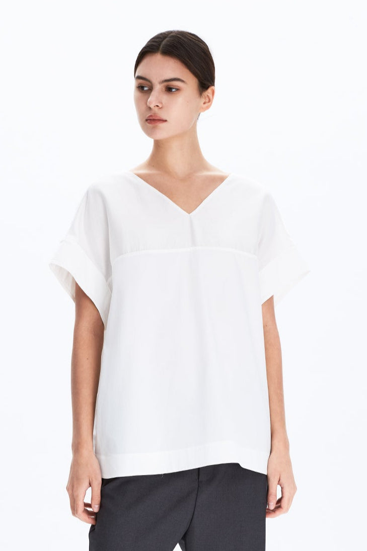 V-neck Contrast Panel Top – MONOLOQ